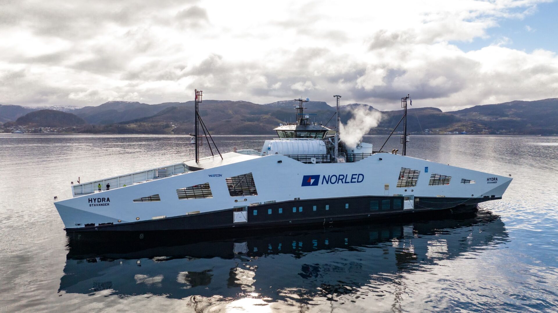 Verdens første hydrogenferge døpt! - Innomag.no